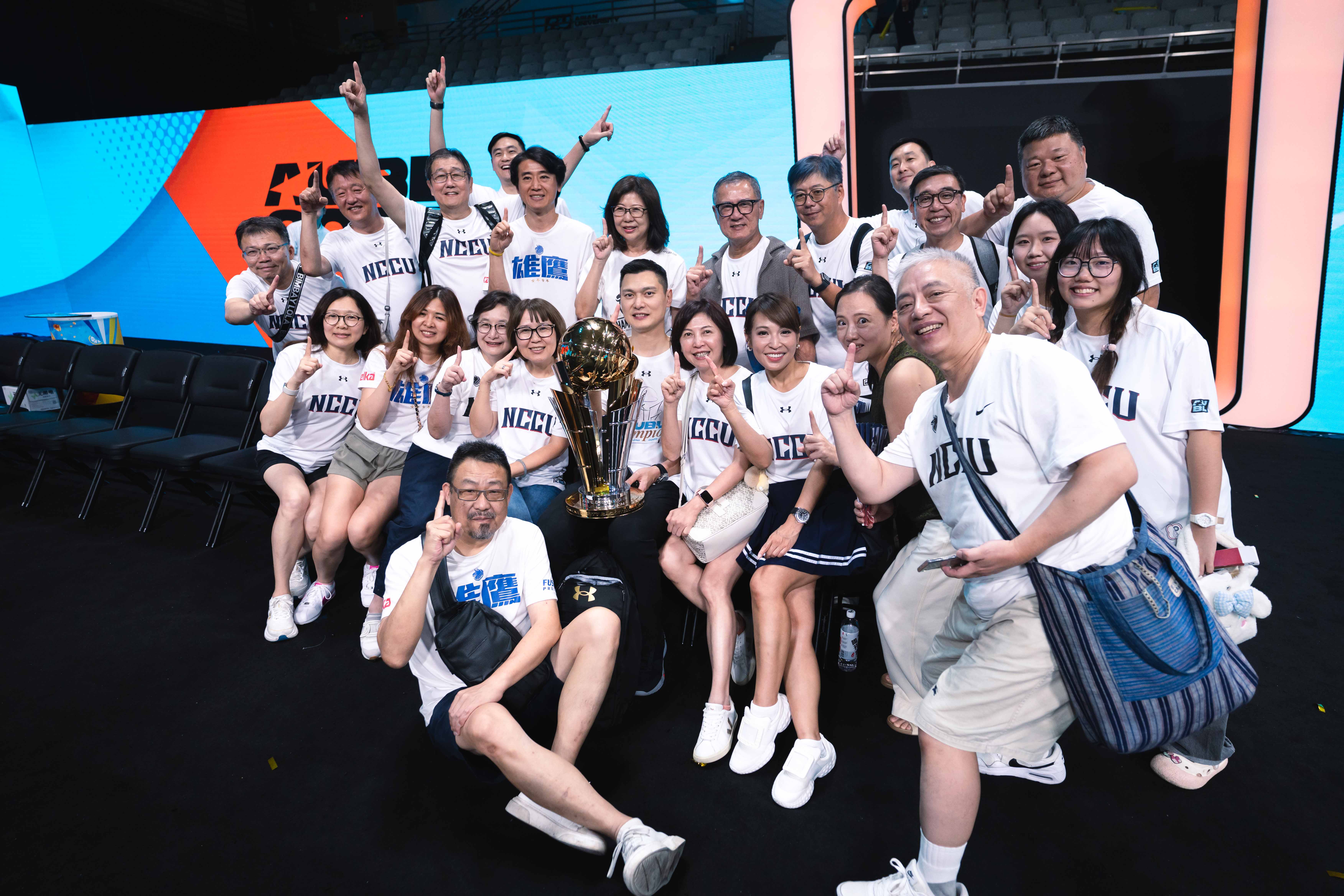 政大雄鷹AUBL封王 體育署長賀電祝賀 - 國立政治大學